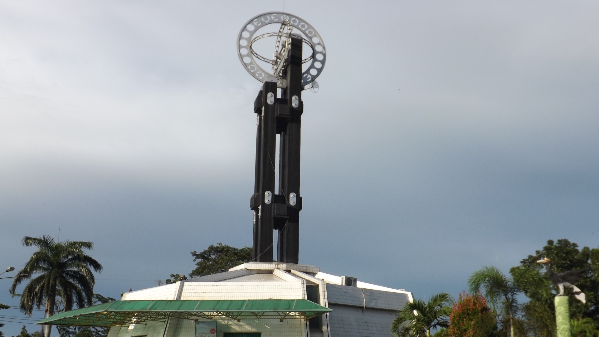 Exploring the Equator: A Guide to Pontianak's Unmissable Equator ...