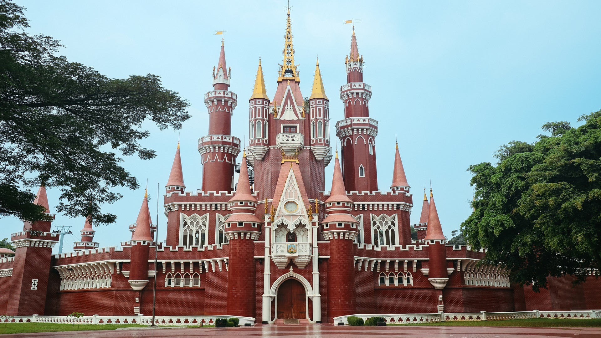 Unveiling Jakarta's Majestic Monuments: Exploring the Capital's ...