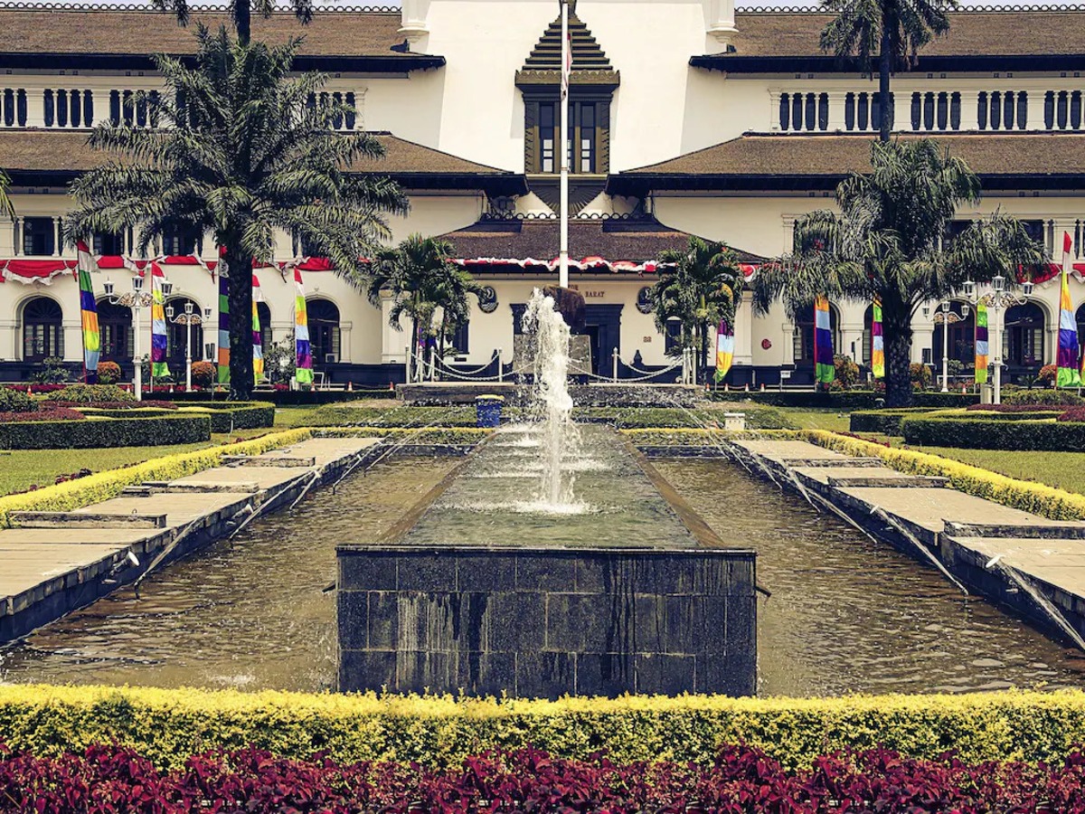 Cool Off in Style: Pasteur Bandung's Premier Pool Hotels » Agoda: See ...